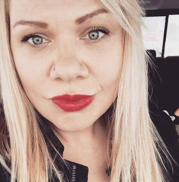 Amy Turn Sharp holds book signing at The Bowen House | News | logandaily.com