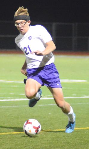 Josh Price in possession for Chiefs | Sports | logandaily.com