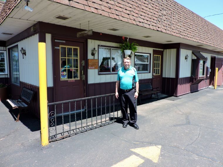 Local restaurant celebrates 45 years in business | News | logandaily.com