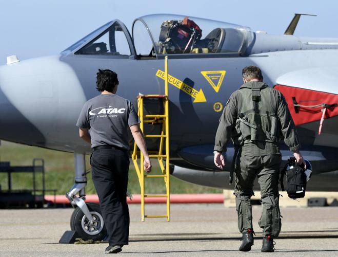 Fighter jets flying out of Santa Maria to train military pilots | Local ...
