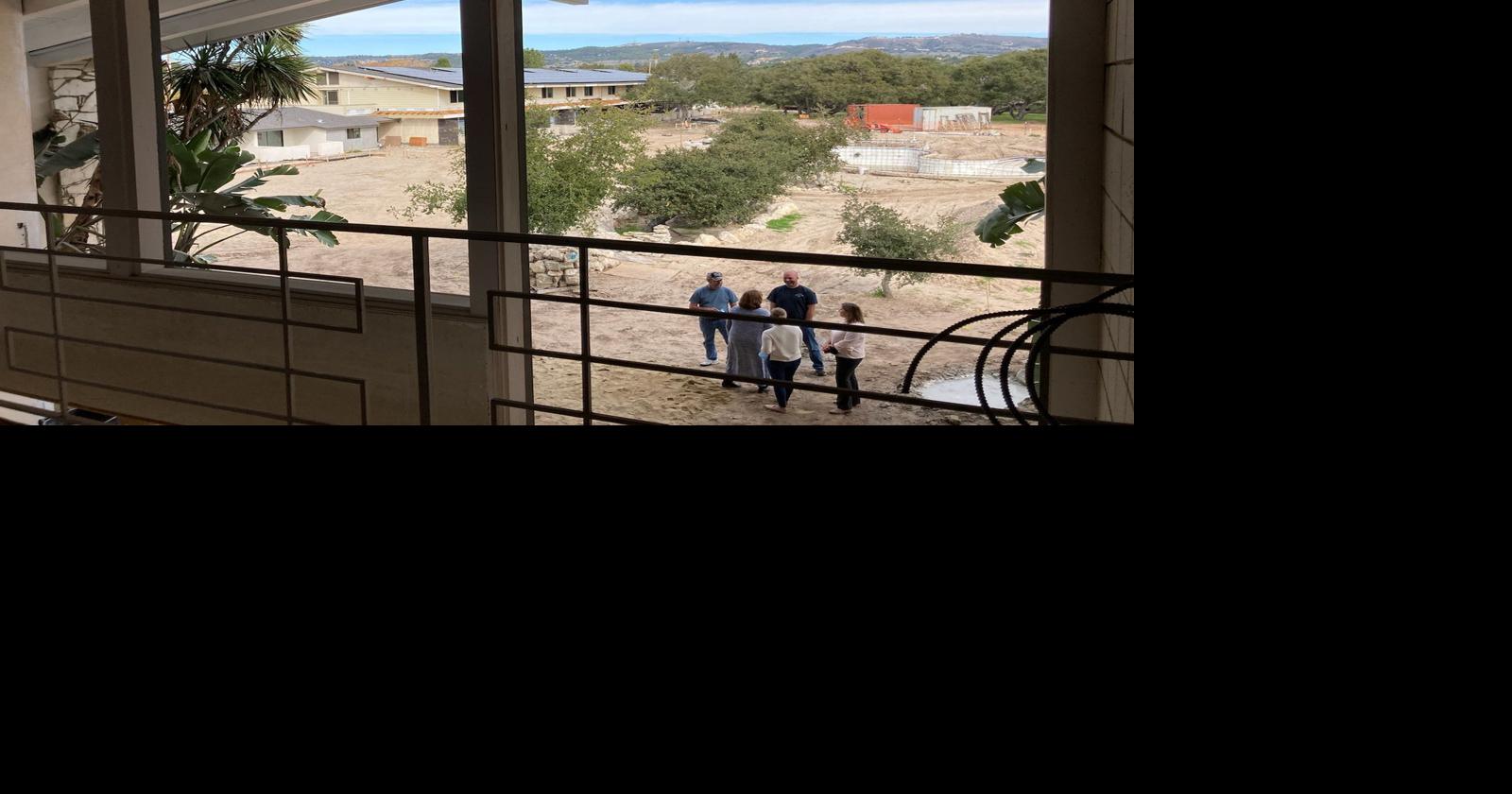 Photos: 1960s era signage goes up at Village Inn resort in Lompoc ...