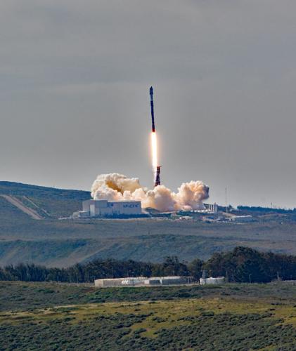 SpaceX Falcon 9 launches into clear skies Friday morning | Local News ...