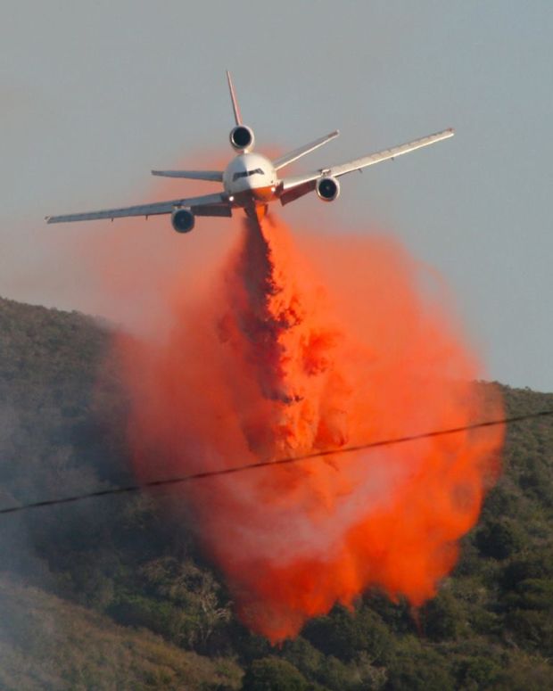 Video of DC-10 air tanker drop – Wildfire Today