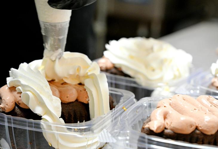 Longtime bakery Gina's Piece of Cake pushing north to Arroyo Grande ...