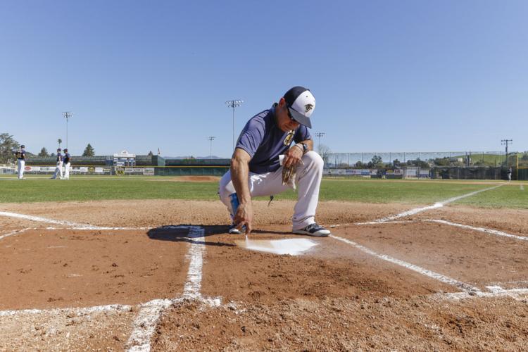 Eagles hold moment of silence to honor Teixeira | | lompocrecord.com