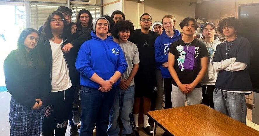 Professional gamer visits Lompoc Esports team, inspires students ...