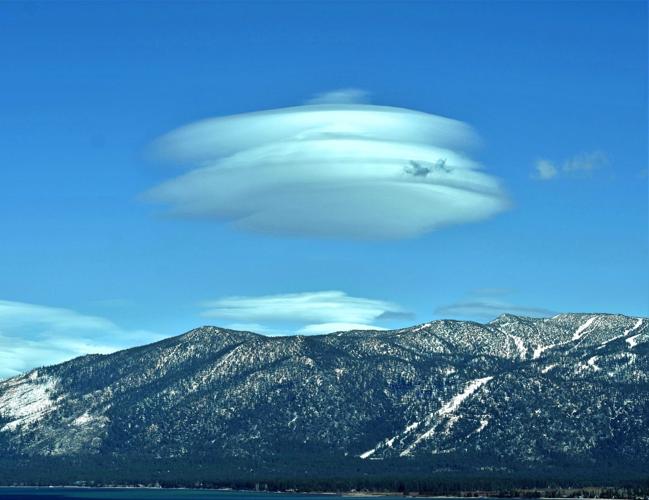what do lenticular clouds indicate
