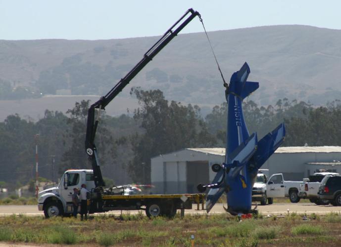 Plane flips after landing at Santa Maria airport; minor injuries ...