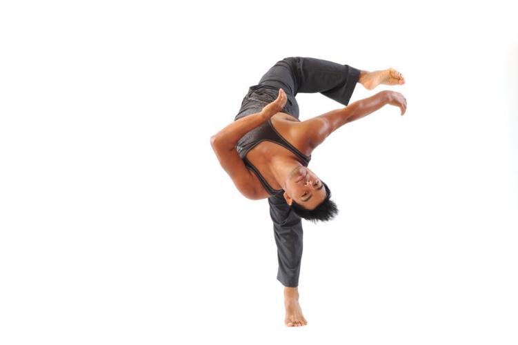 Dance Spectrum: A solo from Soloria and Shouse in the house ...