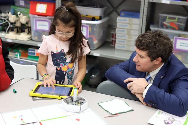 Sully Elementary School Gets 10 New Coding Robots | Education ...