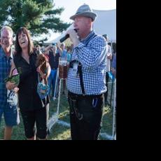 Short on Legs, Long on Competition: It’s the 2017 Wiener Dog Races ...