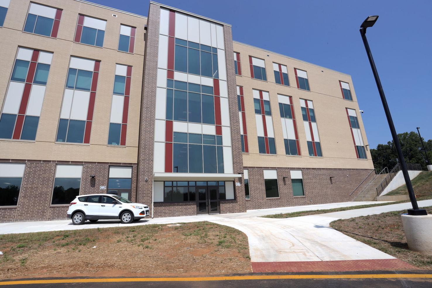 The Mountain: Loudoun’s First 4-Story School | News | loudounnow.com