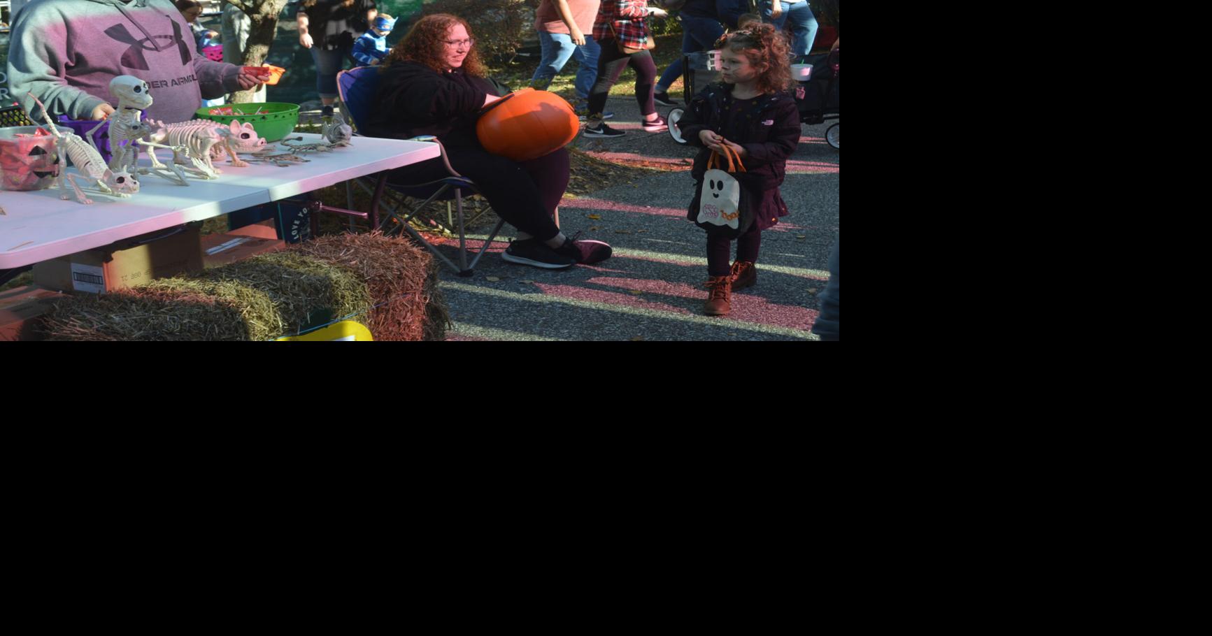 Over 1,600 get early taste of Halloween at Washington Park Zoo | Local ...