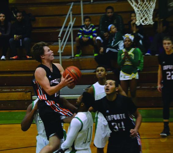 Despite Walker's big night, Slicers lose in the fourth | Sports ...