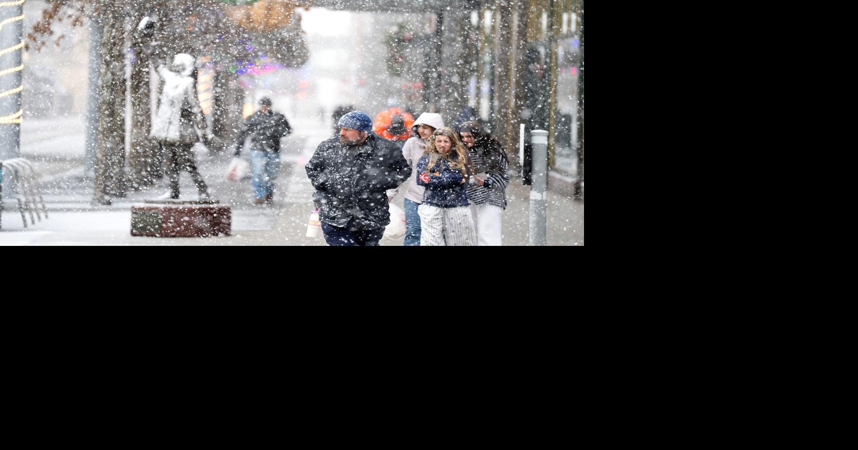 A bomb cyclone brings blizzards to the Midwest before turning east | Us ...