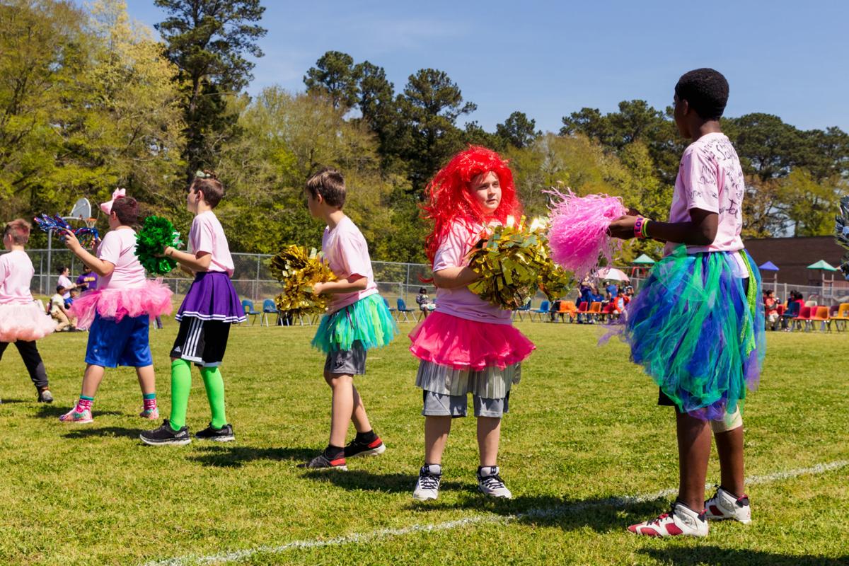Brandon Elementary School students swap roles in Powder Puff football ...