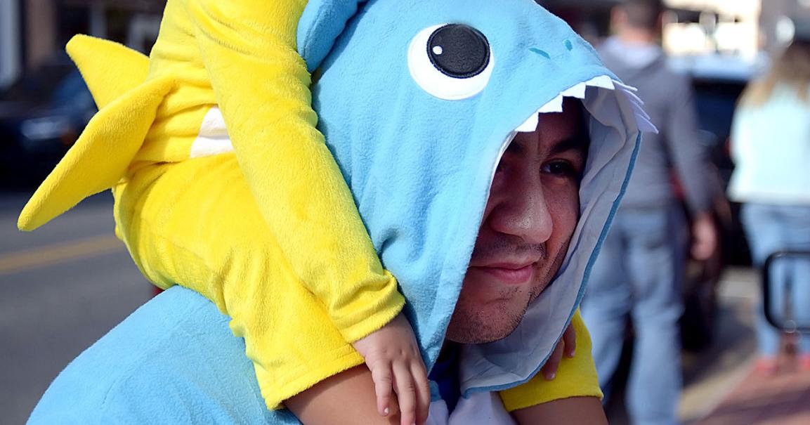 Trick-or-treaters flood downtown in search of candy | Local & State ...