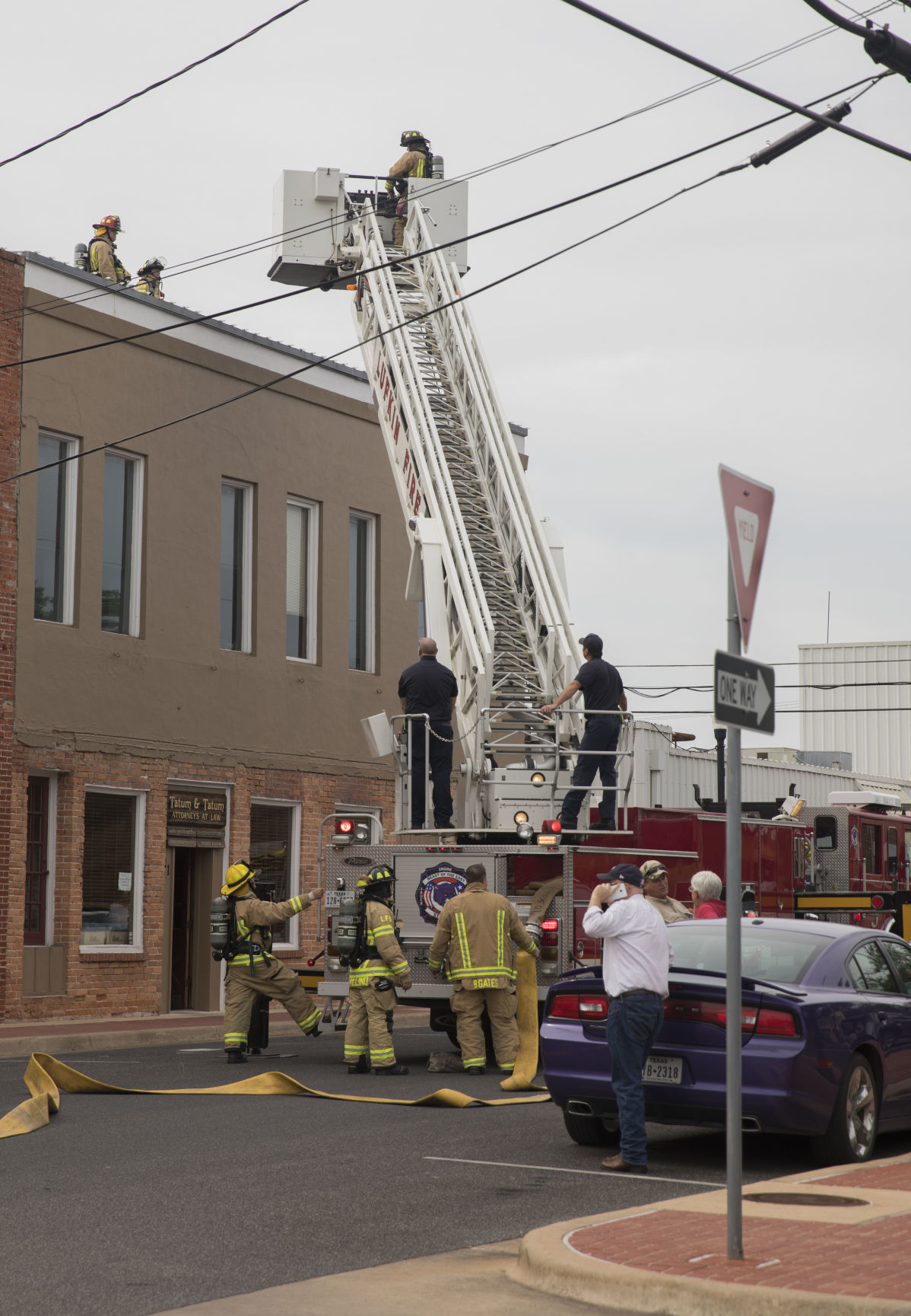 Lufkin firefighters extinguish downtown roof fire | Local & State ...