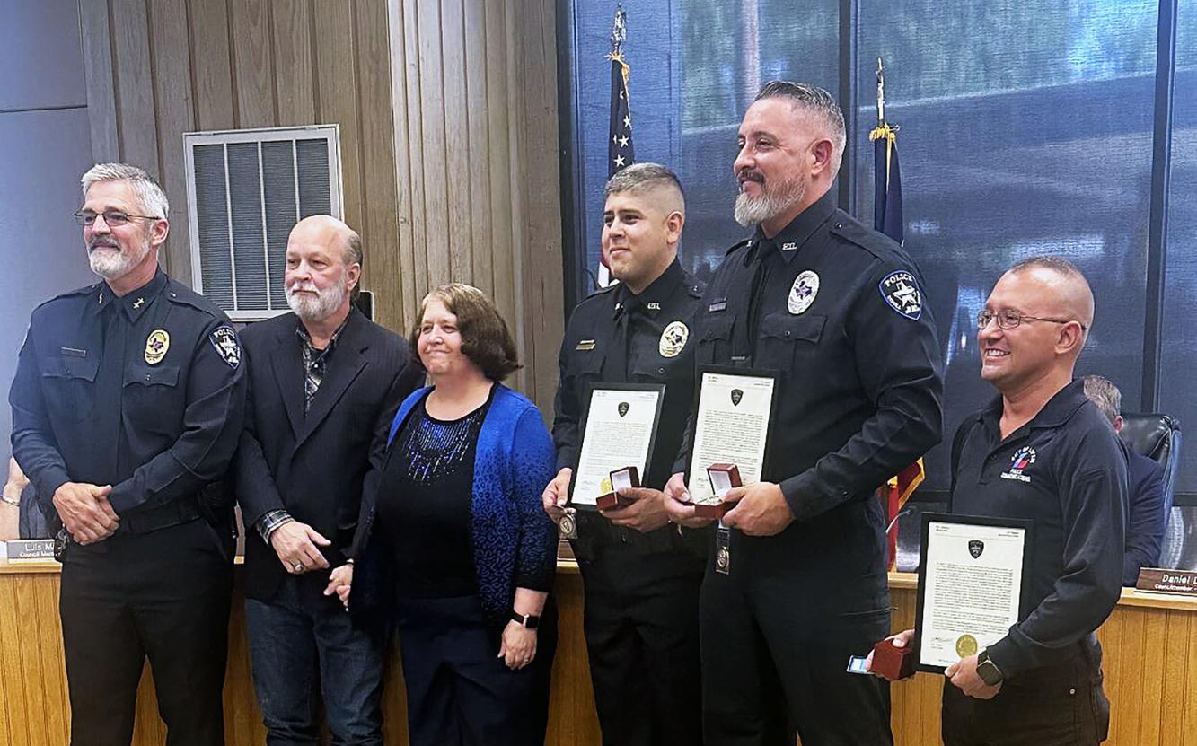 Police, dispatcher honored for heroics | Local & State ...
