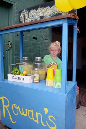 7-year-old business owner operating lemonade stand on Frank | Local ...