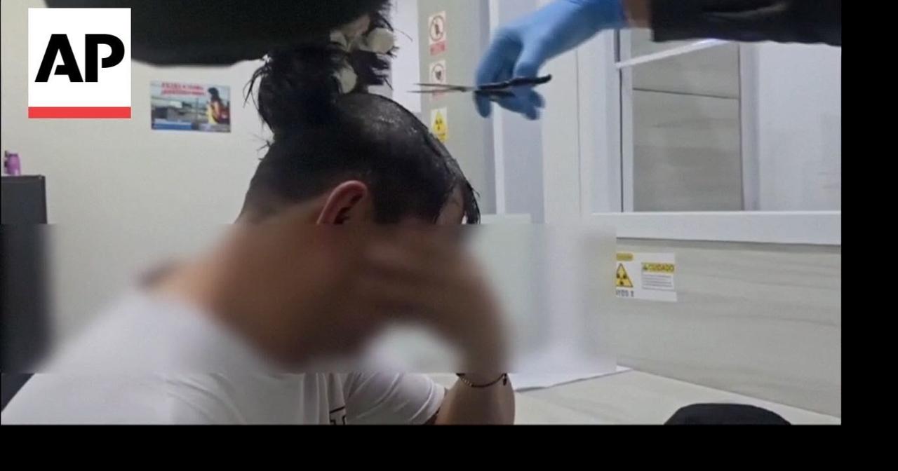 Colombian police catch a man smuggling packets of cocaine under toupee | Ap Video ...