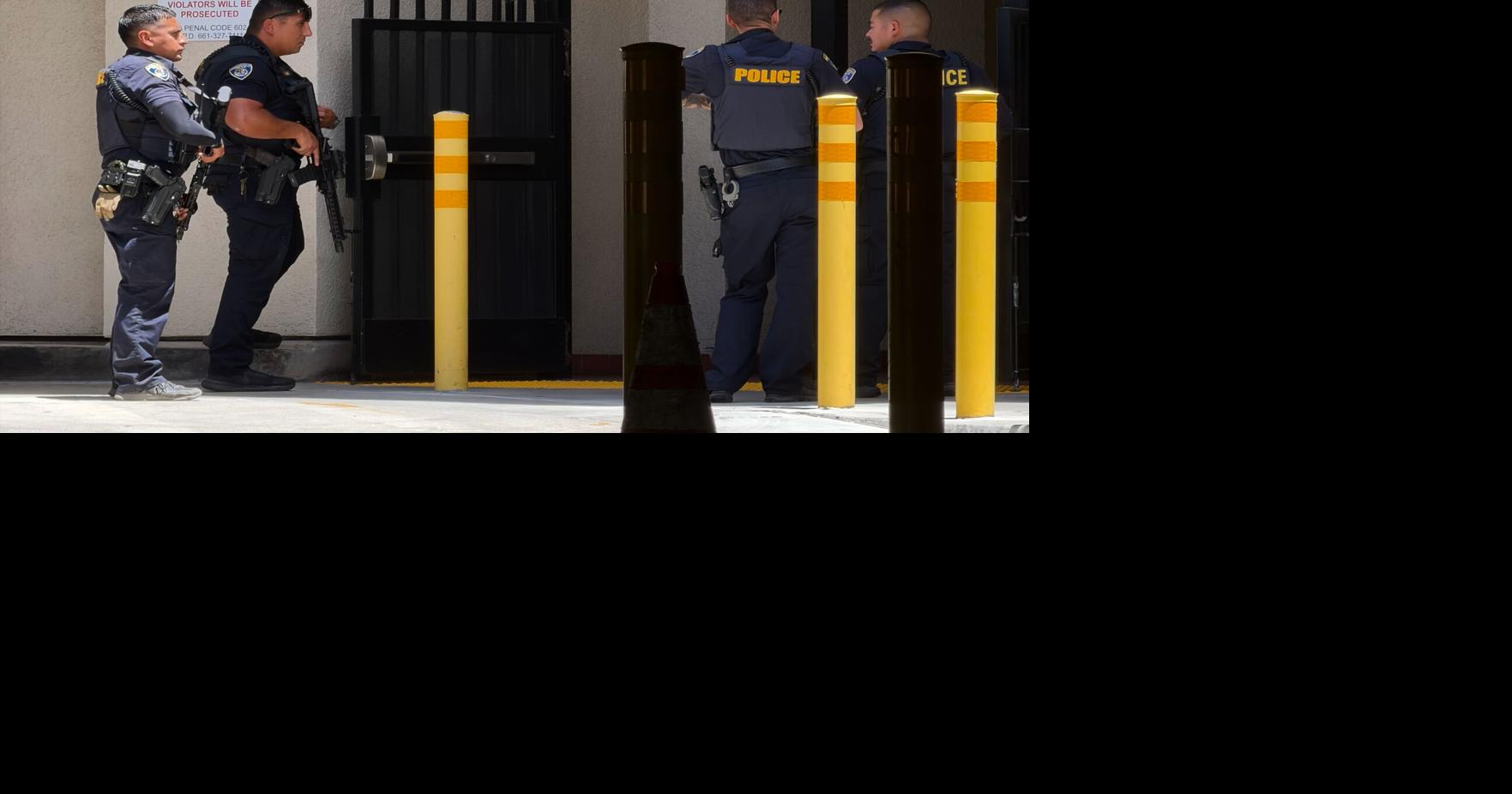 Police locked in negotiations with man in Bakersfield holding hostages ...