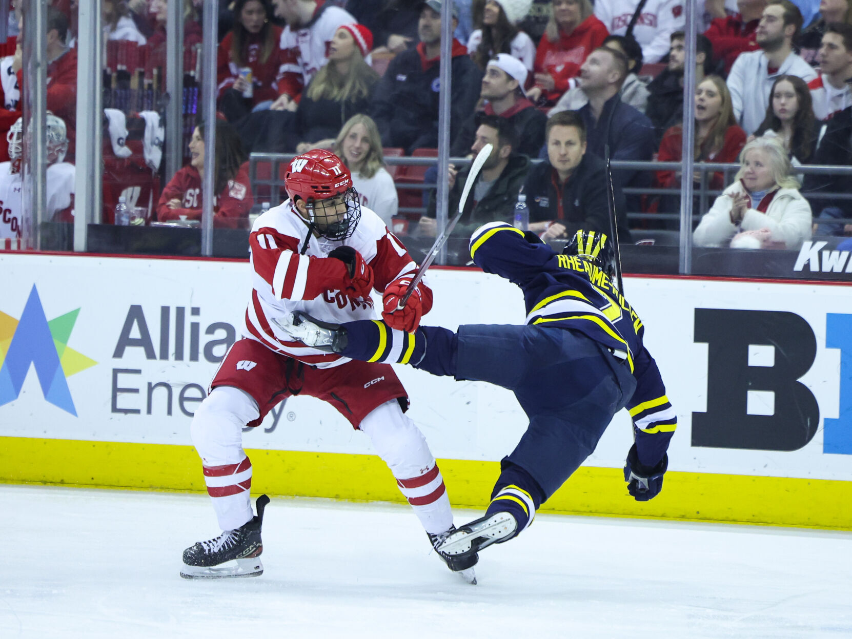 Wisconsin men's hockey loses 6th straight, swept by Ohio St.