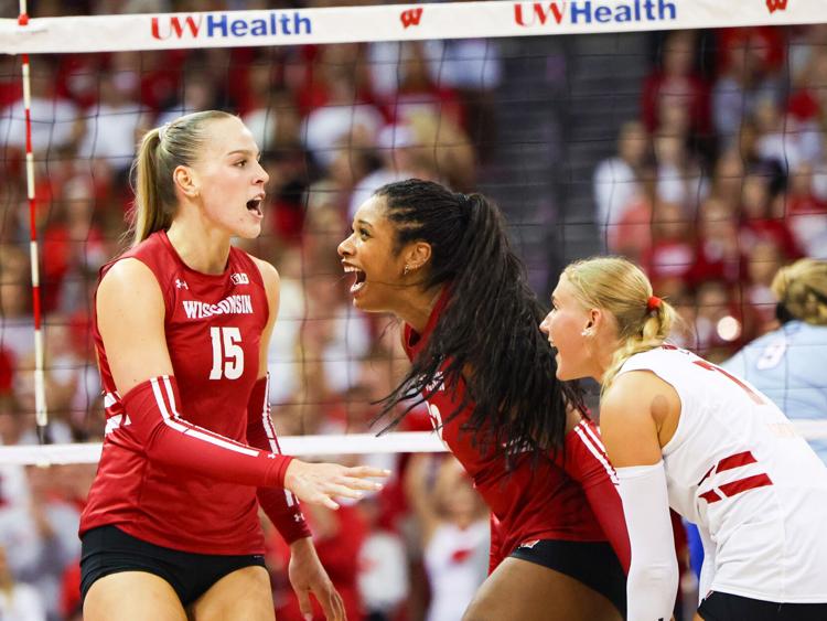 Wisconsin volleyball beats Kansas 3-2 to open season