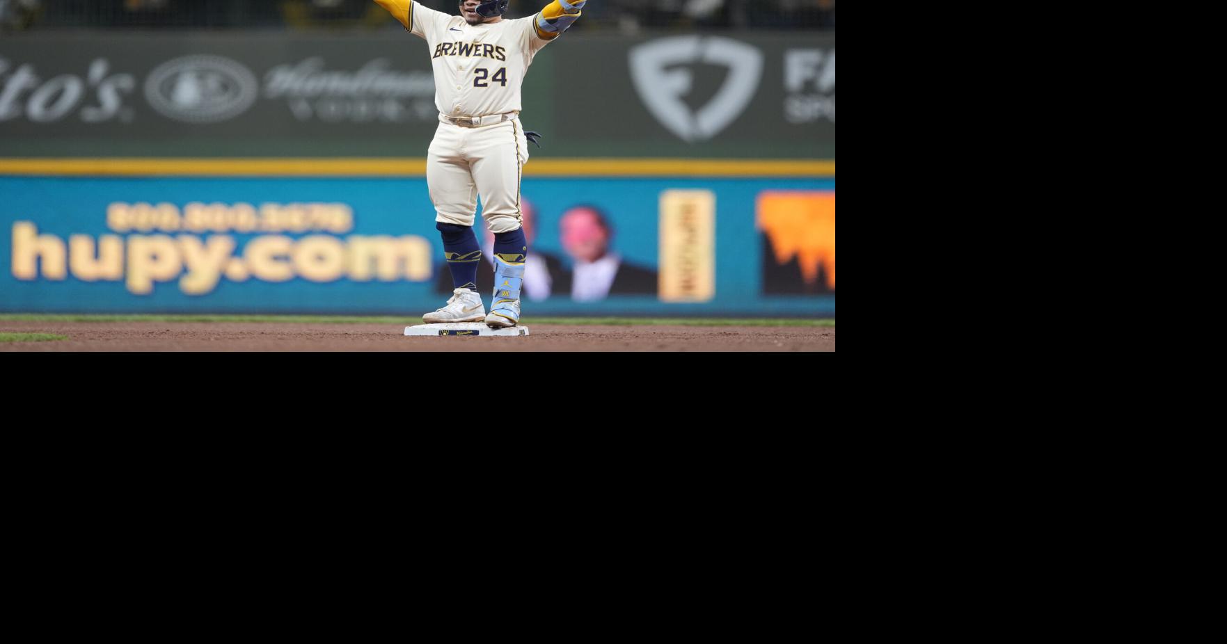 William Contreras not letting fractured finger limit hitting