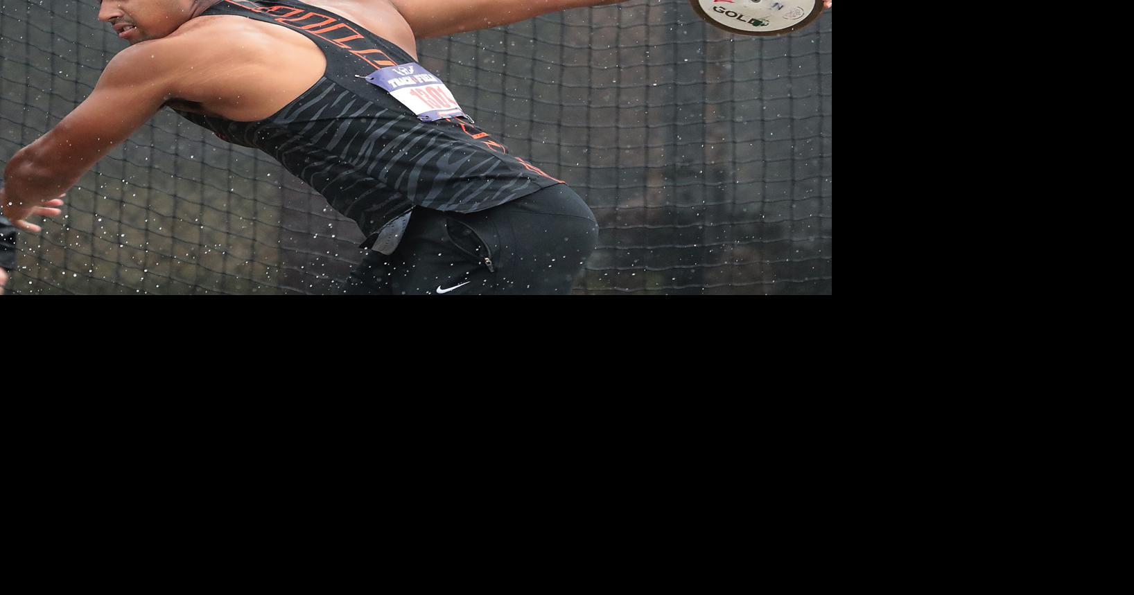 No records in the rain, but Verona's Jackson Acker throws for 2 titles ...