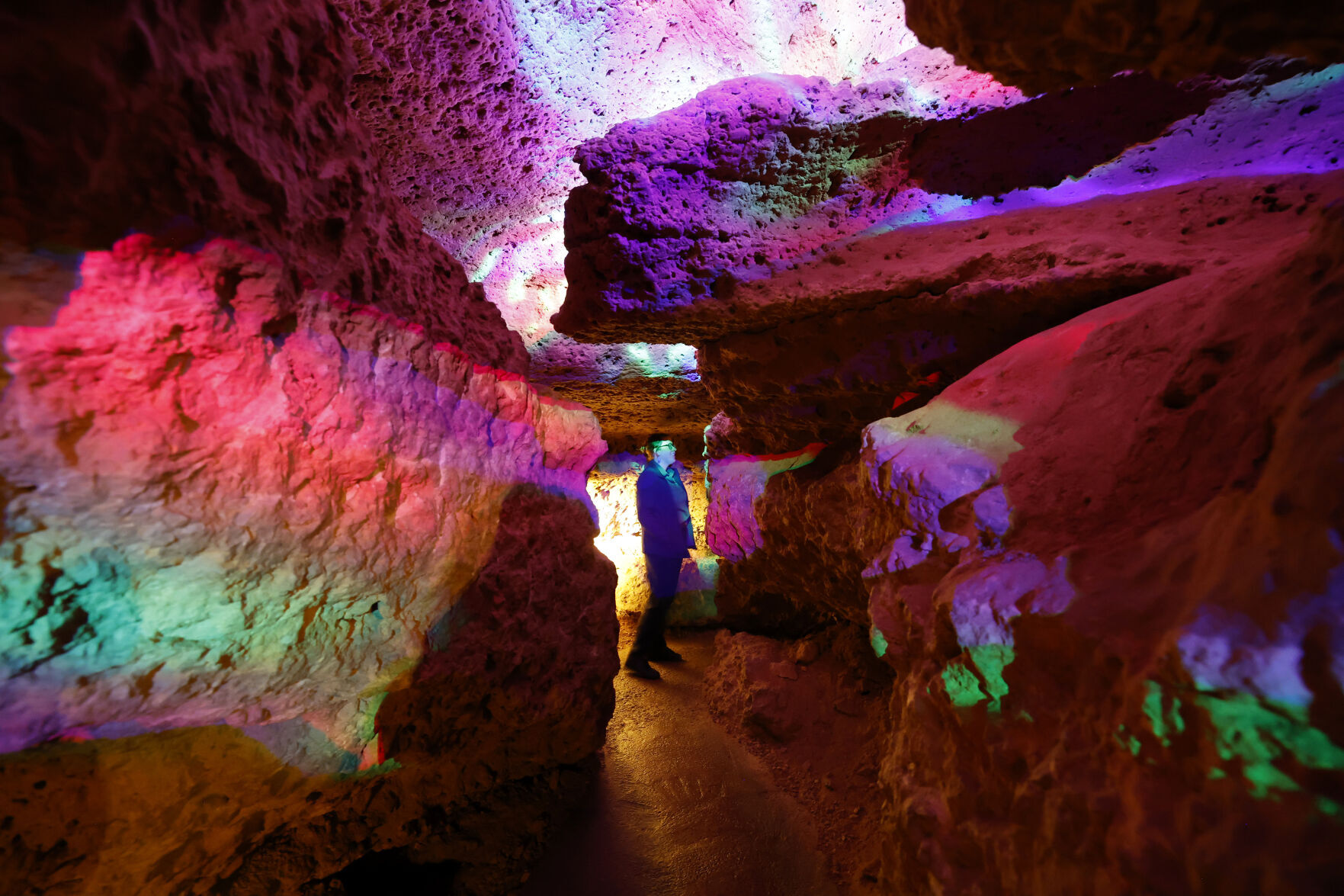 Cave of the Mounds light show gleams, even at noon