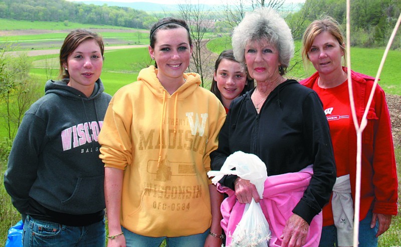Wishing Linda Delaney a Very Happy Mother's Day (May 11)!