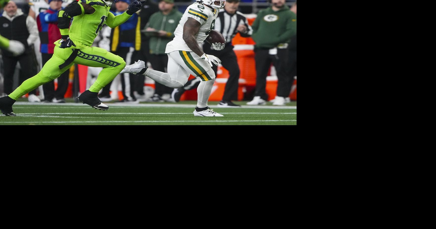 Packers inch closer to playoffs with Seahawks rout