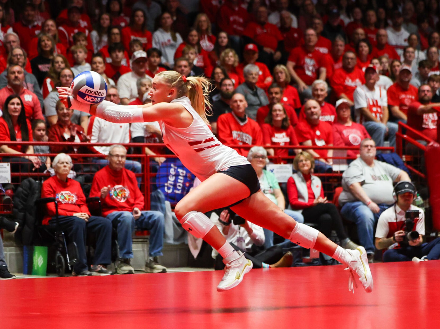 Transplant unites Wisconsin official, living donor for life