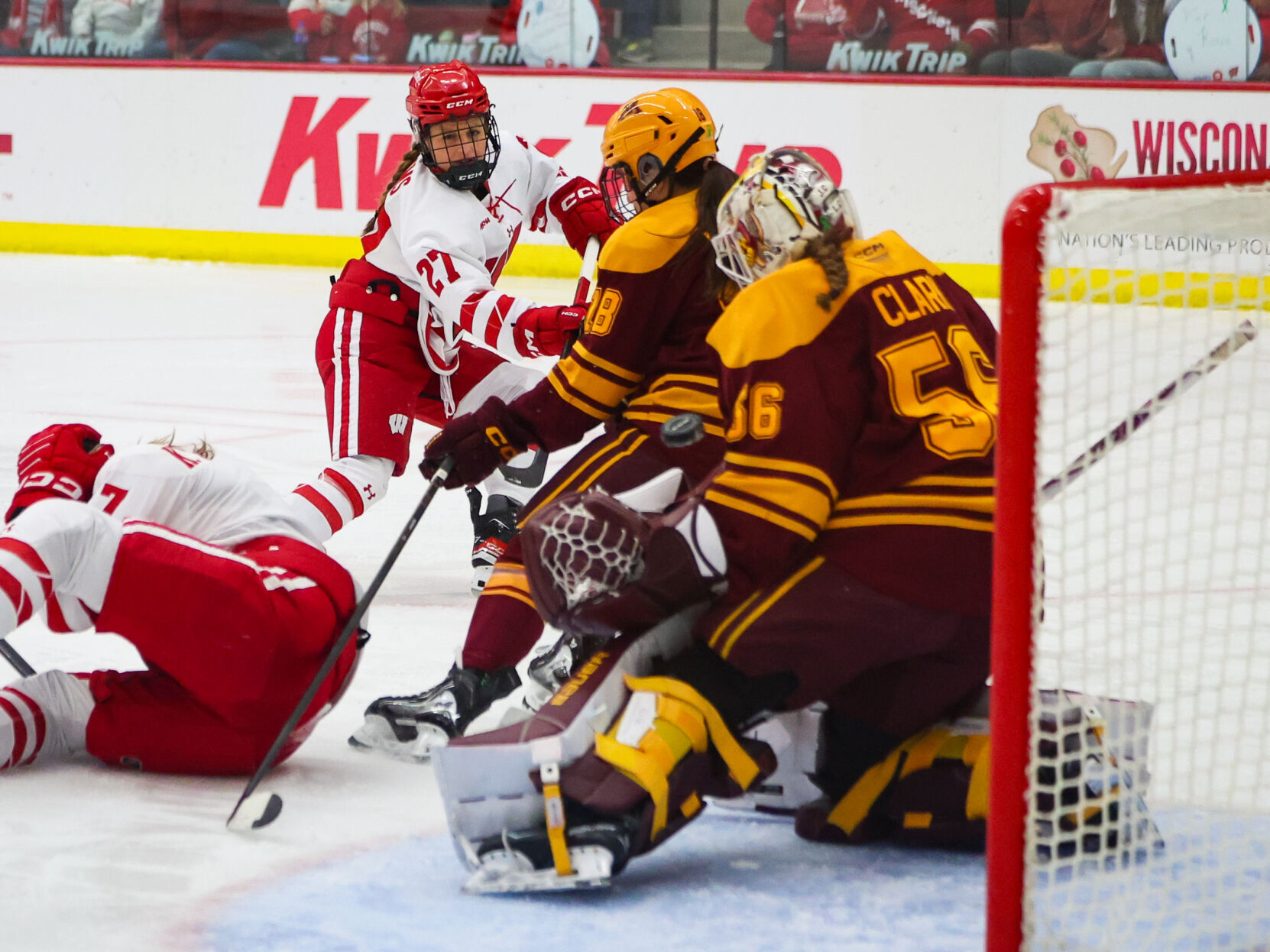 Wisconsin women's hockey 3rd-period leads don't hold up