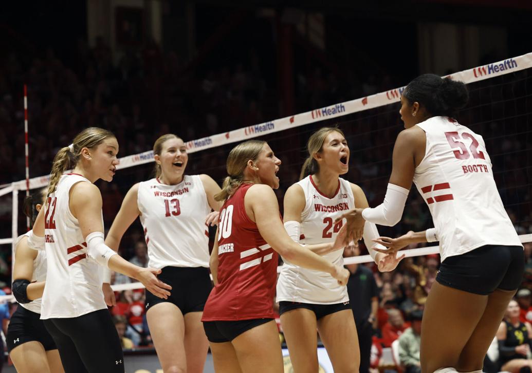 Wisconsin volleyball sweeps Purdue on national TV