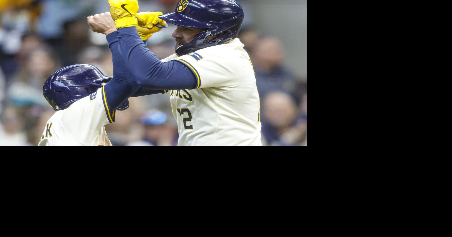 Photos: Brewers defeat Tigers at home to clinch series