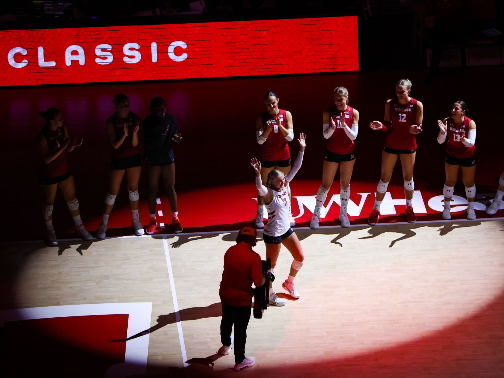 Wisconsin volleyball beats Kansas 3-2 to open season