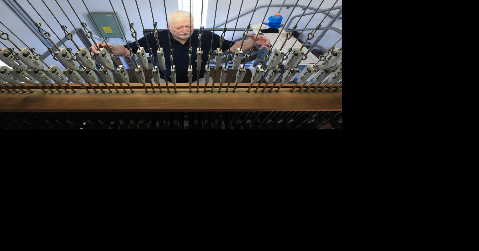 Carillonneur Lyle Anderson keeps entertaining UW-Madison