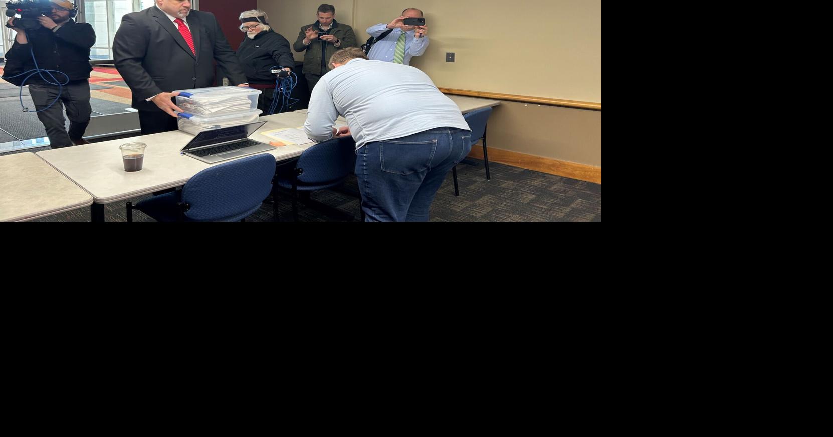 Anti-Robin Vos group says it has signatures for recall