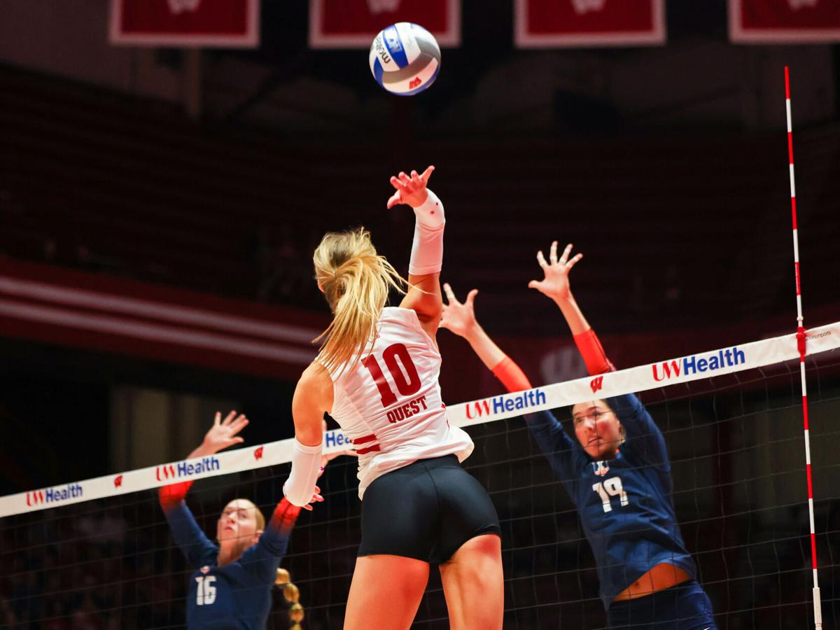 Wisconsin volleyball vs. Illinois: 3 things that stood out