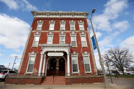 Nearly 140-year-old hotel in Maquoketa undergoes renovation