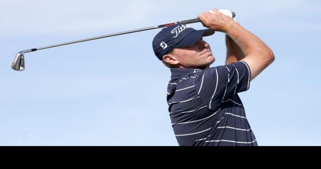 Pro golf: Eagle on No. 15 helps Steve Stricker put the heat on Jim Furyk