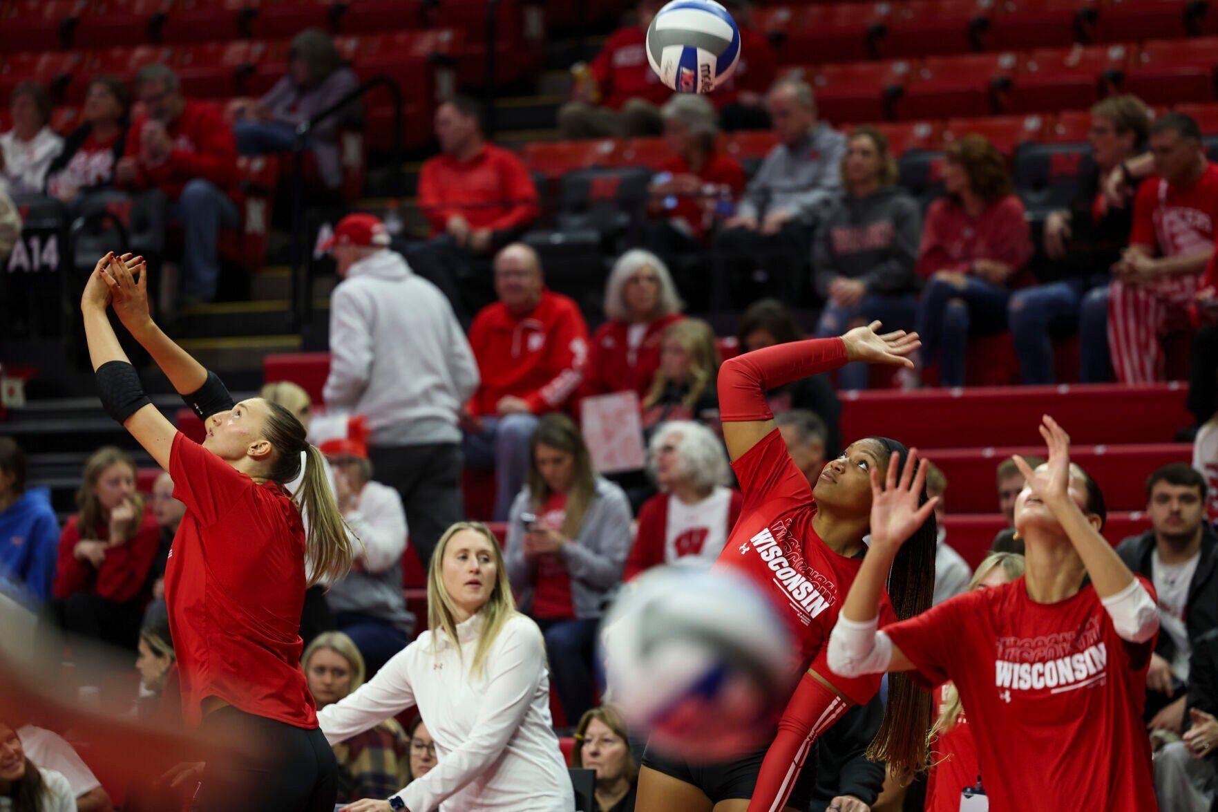 How No. 1 libero Aniya Warren landed at Wisconsin volleyball