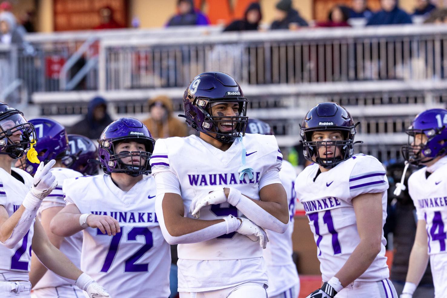 Big plays buoy Warriors against grinding Badgers attack