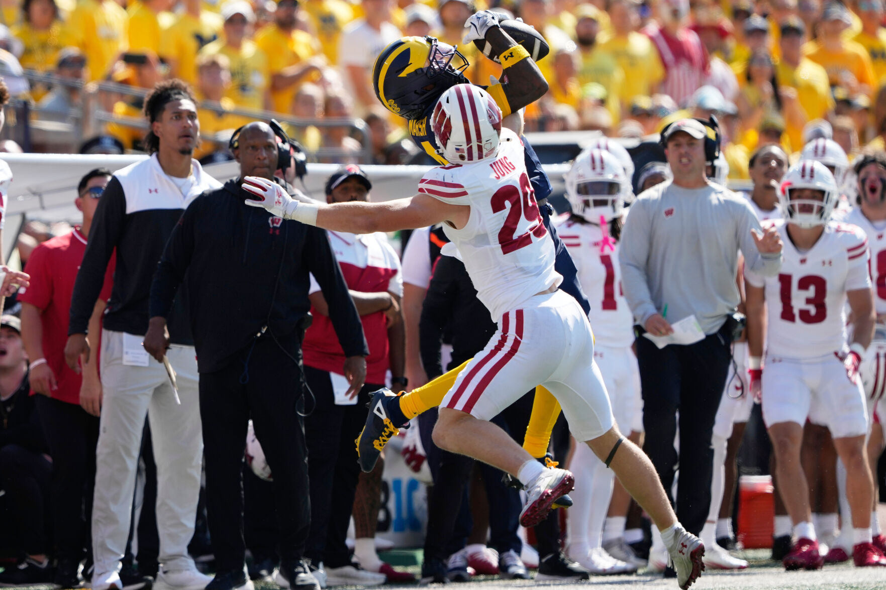 Where can I watch the Wisconsin Badgers game on TV