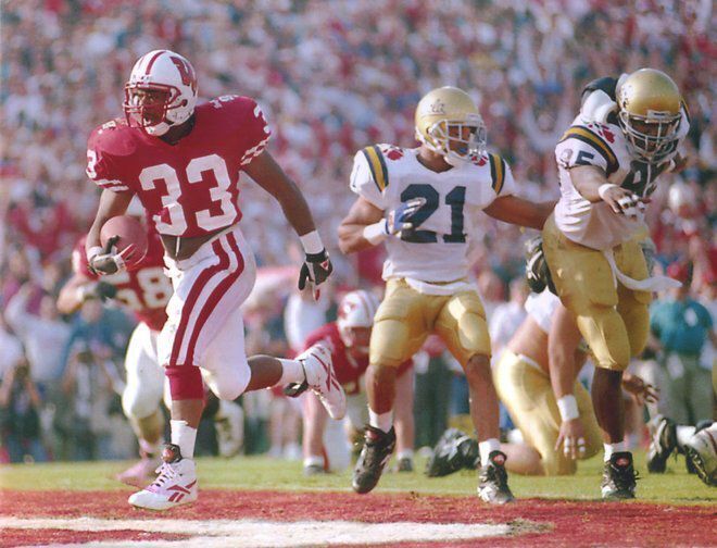 Former Wisconsin football tailback Brent Moss dead at 50