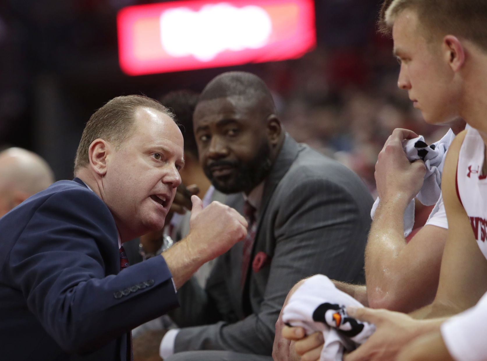 Get ready as Wisconsin Badgers prepare to take on Illinois Fighting Illini