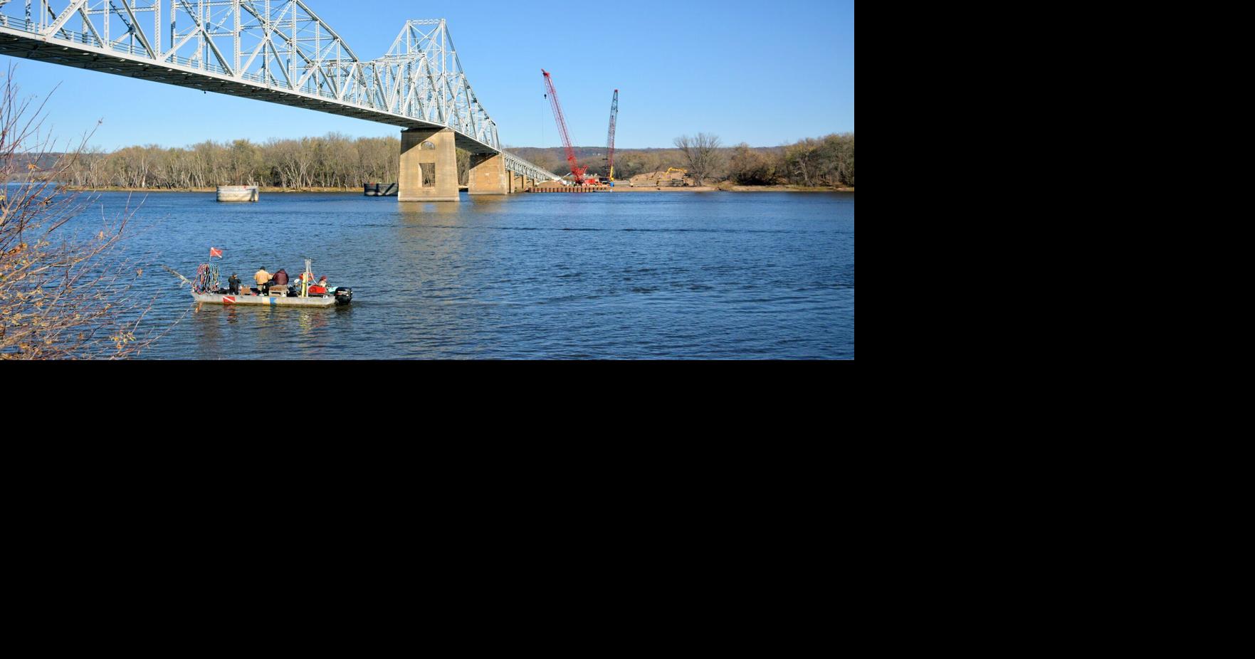 Mississippi River bridge north of Prairie du Chien closed