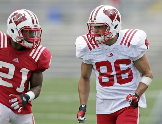 Badgers football: Search is on for go-to pass catchers